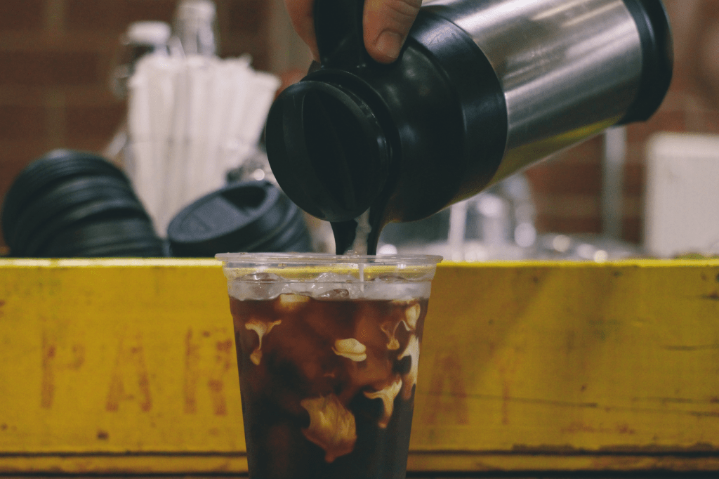 Jak na přípravu Batch Brew kávy v kavárně | Lázeňská káva